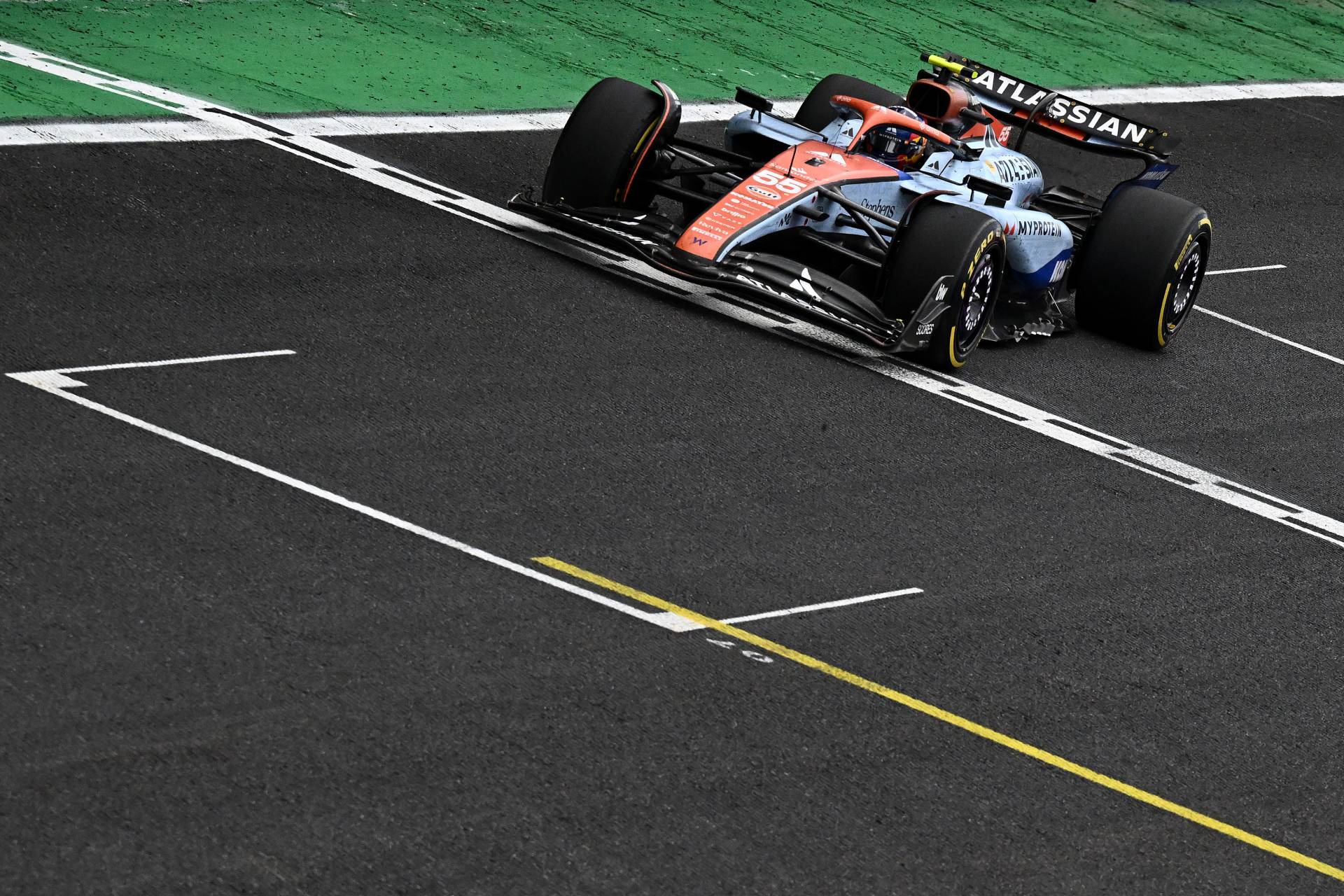 Carlos Sainz’s Sao Paulo GP, compromised by damage at the start